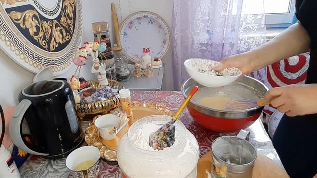 НЕ УДЕРЖАЛАСЬ! КУЛИЧАМ БЫТЬ!