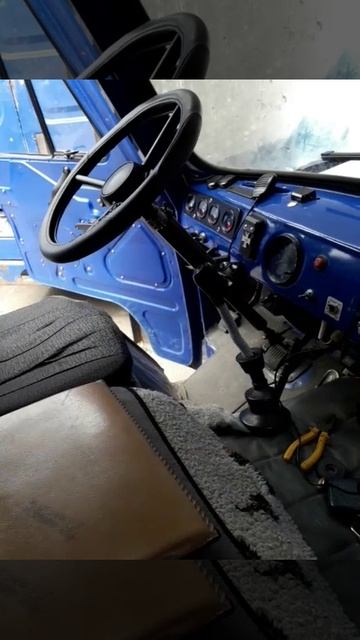 Уаз-буханка(почта России) вид изнутри кабины