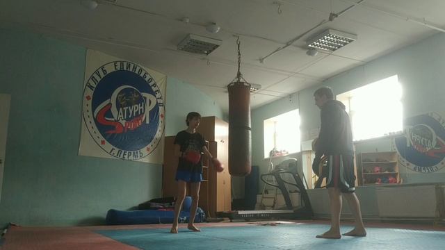 Бокс СССР : бросок руки от пружины ног