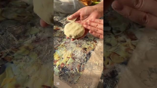 Беляши и чебуреки.