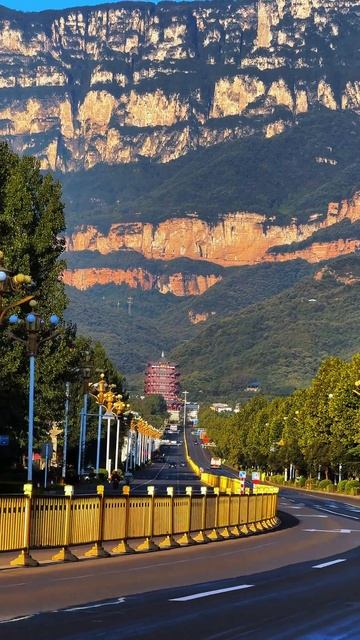 Горы Тайхан в Хэнани — Величественные Вершины и Древние Тропы.