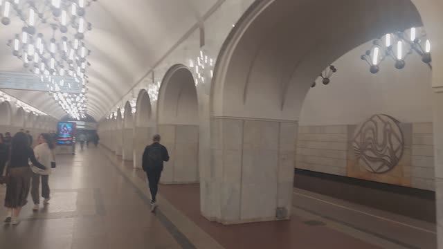 Метро "Менделеевская"  / Москва / 4К 🚇