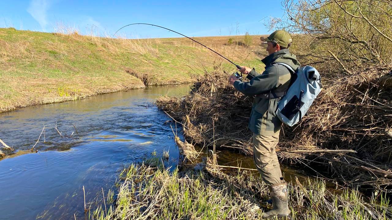 НА этой МИКРО-РЕЧКЕ мы ПЕРВЫЕ! ВСЯ щука НАША! Рыбалка на спиннинг в апреле