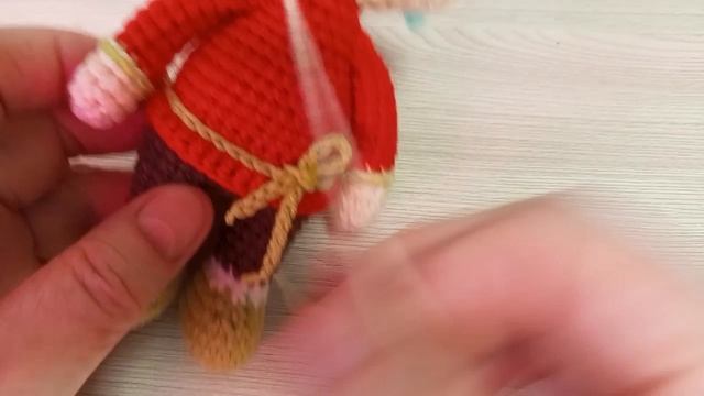 Давайте свяжем Домовёнка крючком.