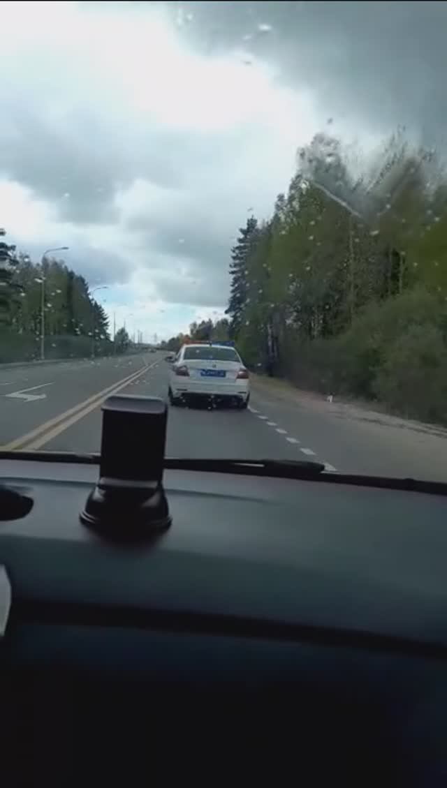 Едем на дачу в сопровождении экипажа ГИБДД