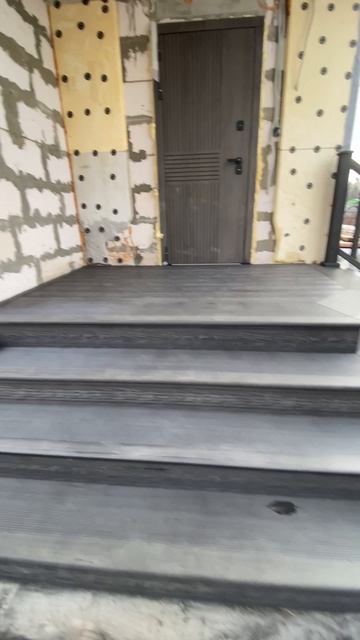 Входное крыльцо из ступенек ДПК