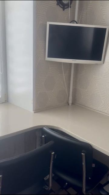 Подоконник со столом литой