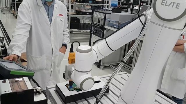 1 Коботы-шуруповерты на заводе BOSCH