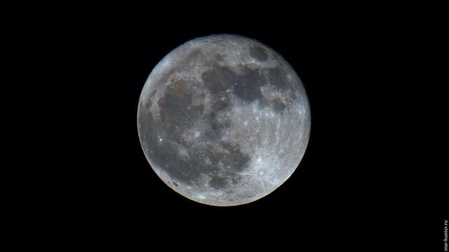Цветная Луна, 13 апреля 2025 года, 22:43