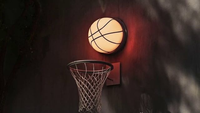 Ночь и фонарь в виде баскетбольного мяча