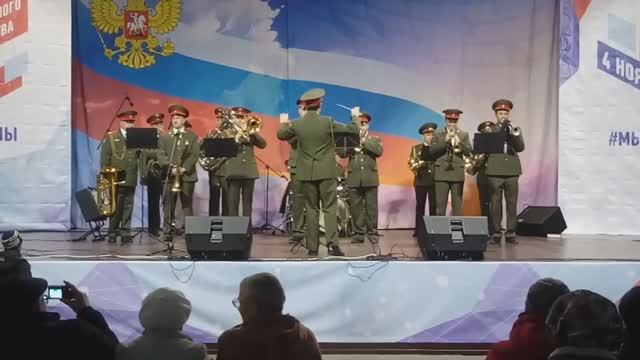 танго "Утомлённое солнце" - военный оркестр выступает в Бабушкинском парке