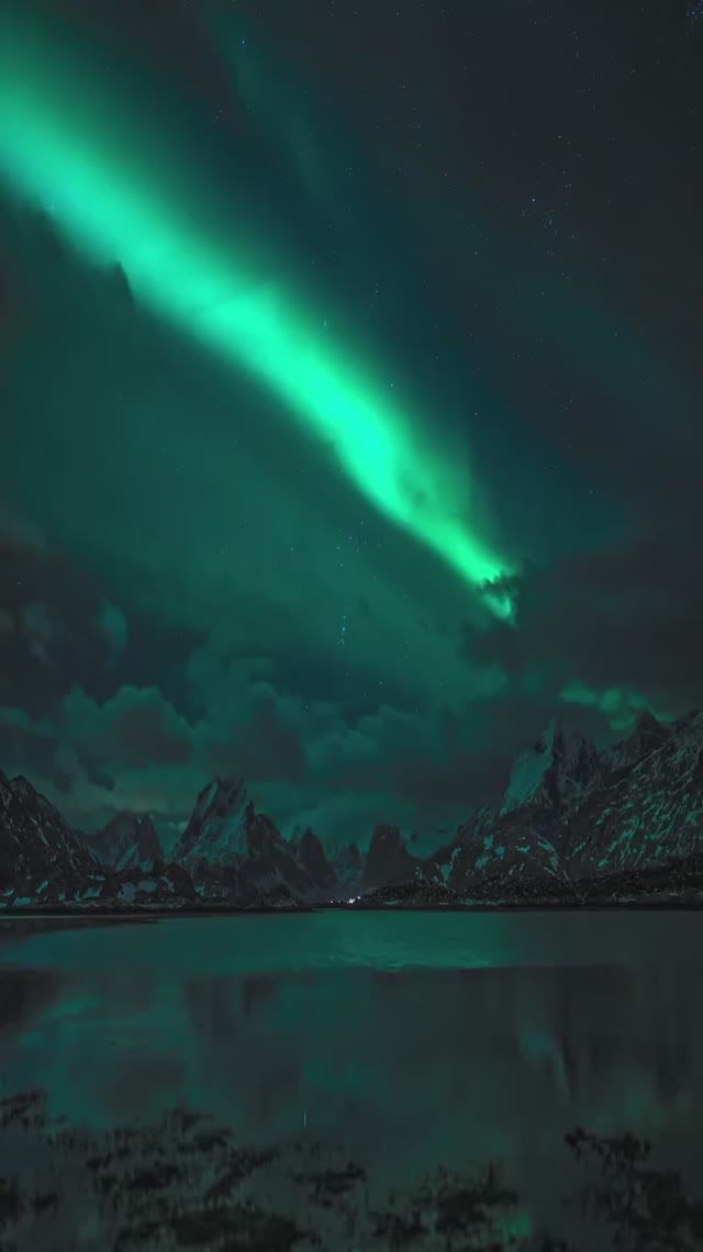 Красивое полярное сияние. Таймлапс