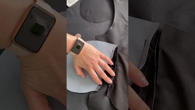 Карман с листочкой на куртке