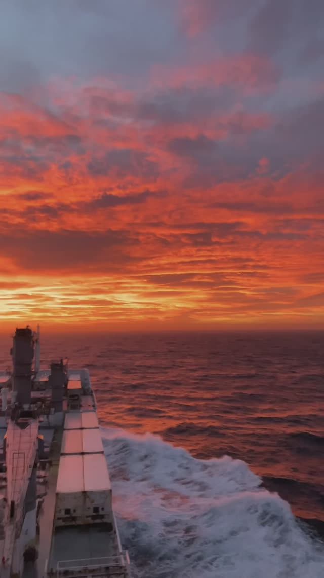 Работа в море. Только смелым покоряются моря