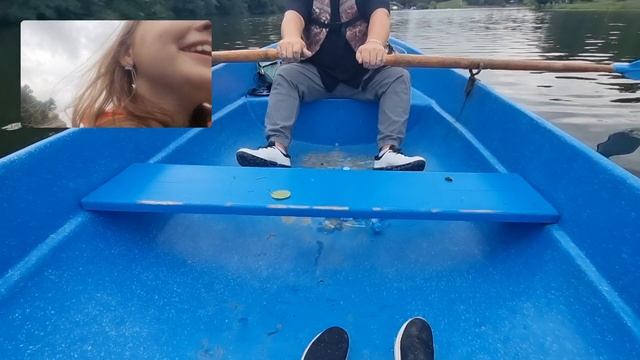 С любимкой  на лодке катаемся 2024-08-20