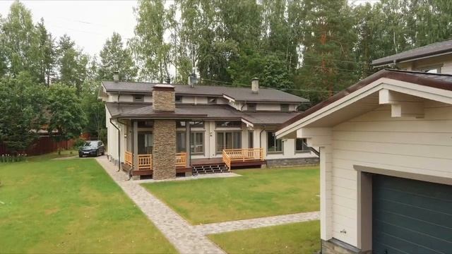 Современный деревянный дом под ключ с гаражом и баней из клееного бруса