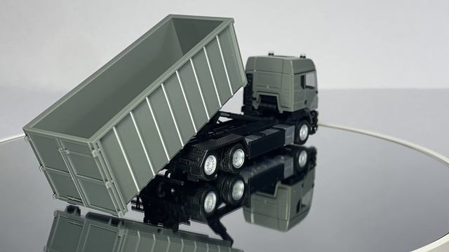 Модель MAN TGS TM с гидравлическим подъемным механизмом, прицепом и двумя сменными контейнерами