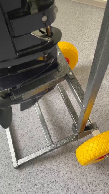 Универсальная тележка для лодочного мотора  с полиуретановыми колесами