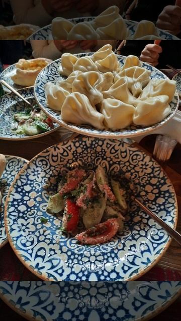 Грузинская кухня.(Хинкали, хачапури разных видов, шашлык, салаты, сыры, вино)