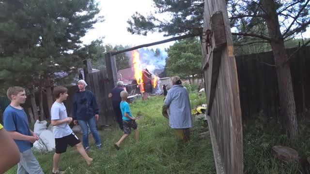 Снова ЧП в деревне. Архивный ролик про пожар в деревне Окунево.