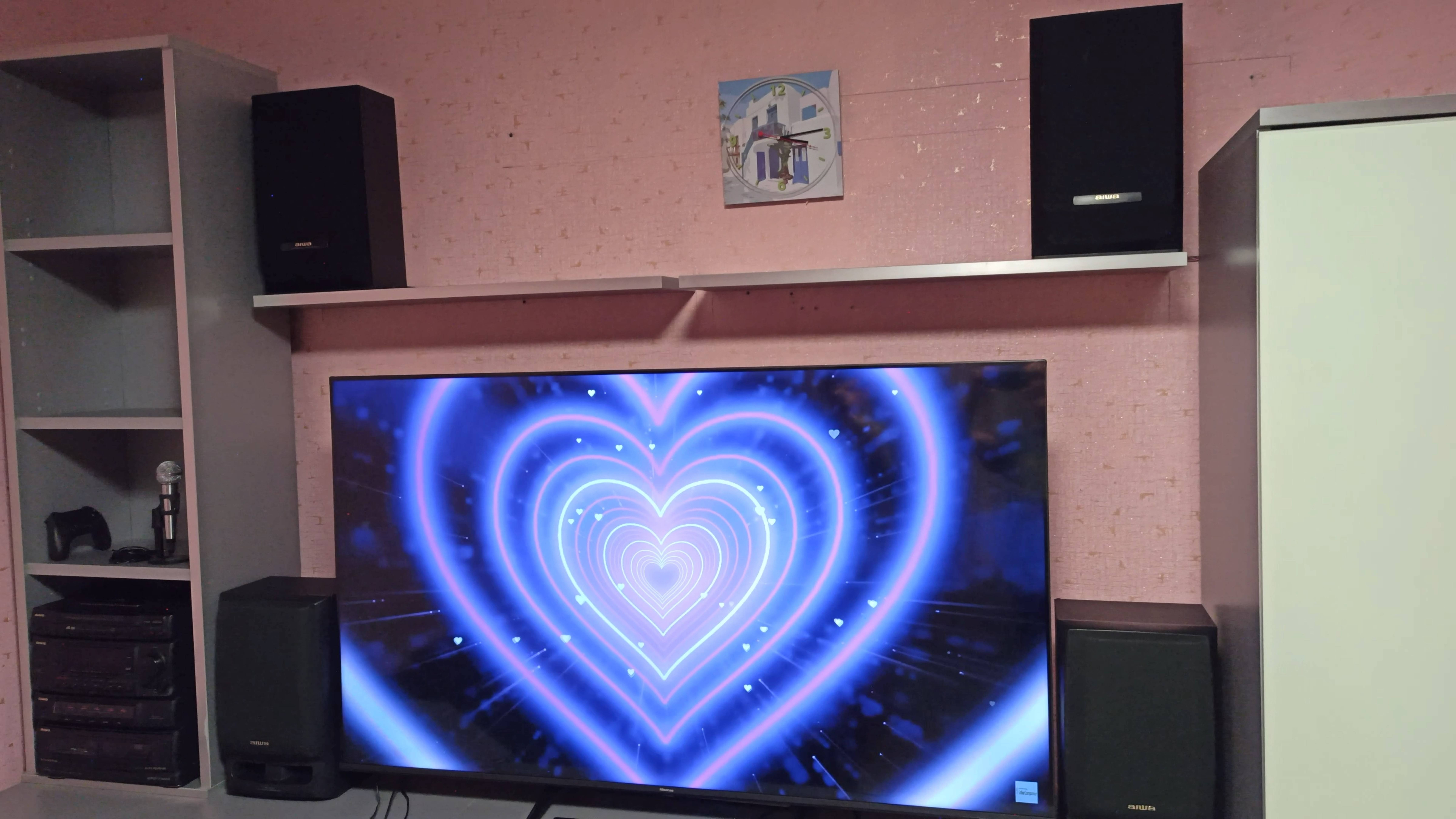 Сравнение колонок от музыкальных центров Aiwa CX-Z1300V и Aiwa CX-Z1300HE