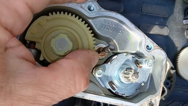 Привод дроссельной заслонки, возвратная пружина не исправна. Ваз Гранта.1.6