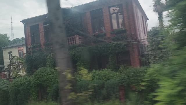 г. Сухум (Абхазия) / Вид из авто -  выезд из центра города в сторону России