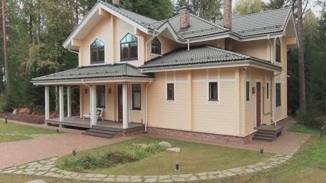 Современный дом из клееного бруса в стиле зеленогорских дач