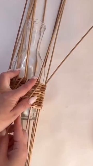 Как оплести графин бумажной лозой. Часть 2