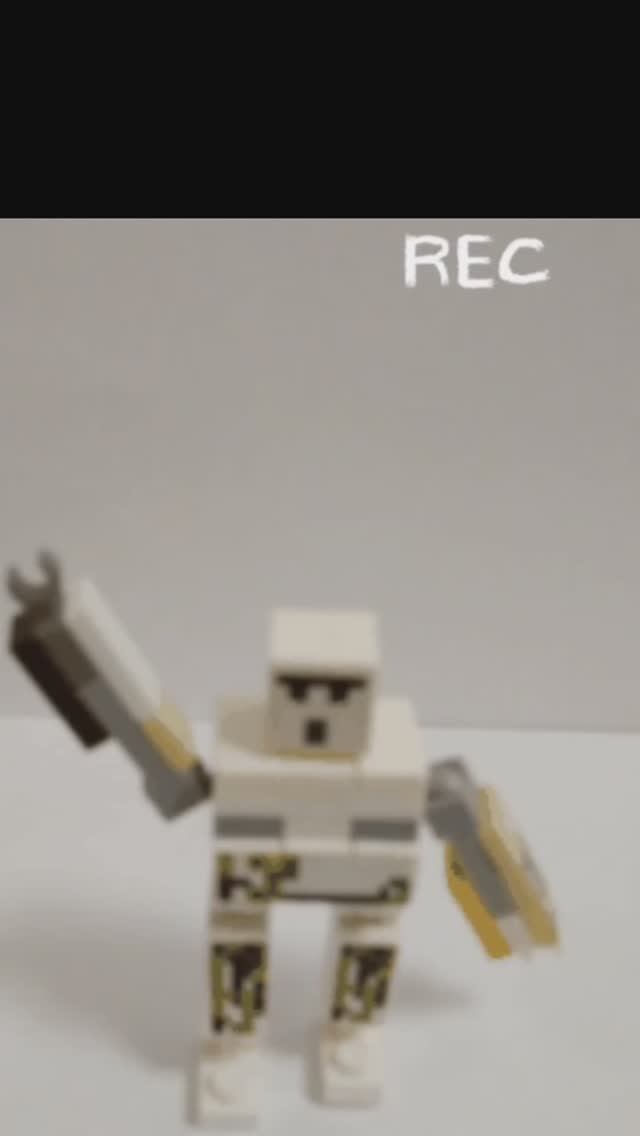 Голем танцует под музыку