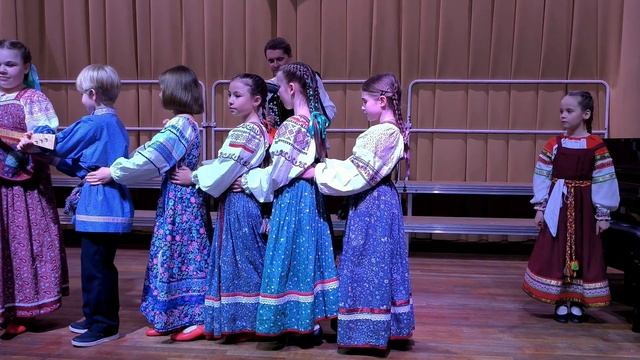 2. Сказка «Репка», «Пой частушечки» уральские частушки. Исполняет фольклорный ансамбль «Задоринка».