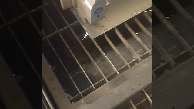 изготовление гравировки с вырезанием деталей