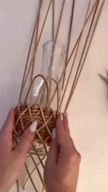 Как оплести графин бумажной лозой. Часть 4