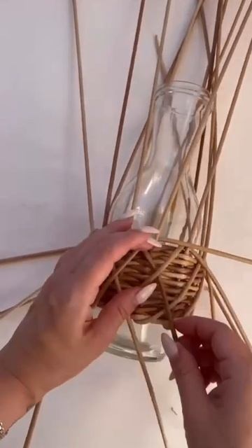 Как оплести графин бумажной лозой. Часть 3