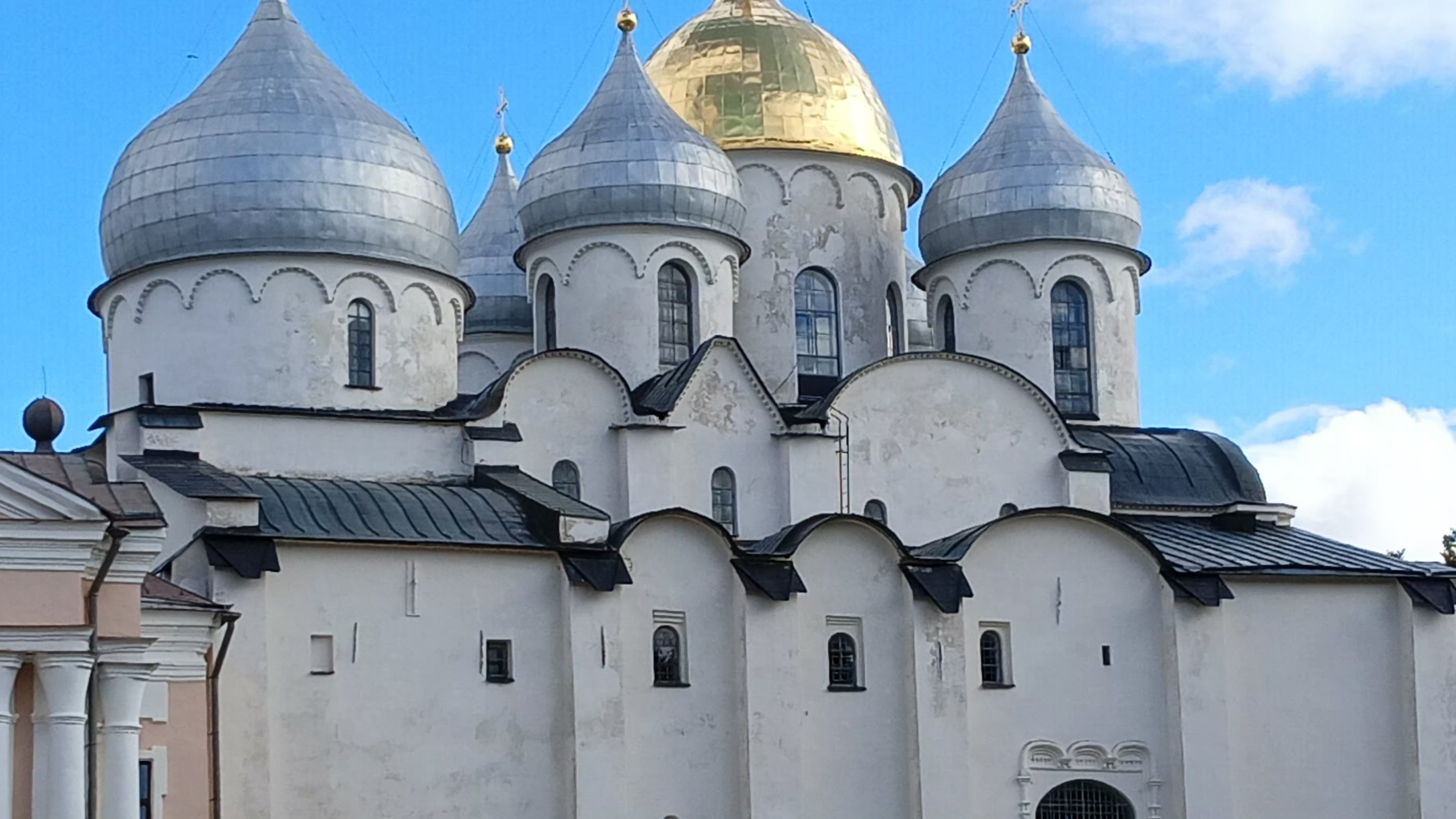 Прогулка по территории Новгородского Кремля