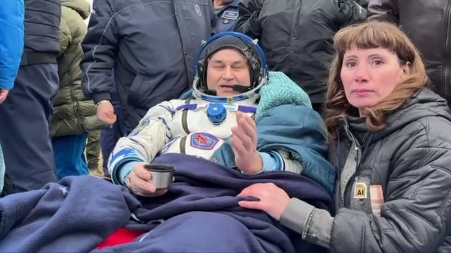 Космонавт Алексей Овчинин, вернувшийся сегодня на Землю, поздравил с Пасхой