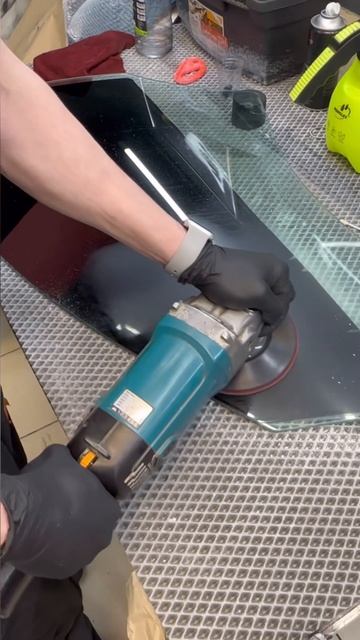 Полировка стекла со шлифовкой от крупных царапин.