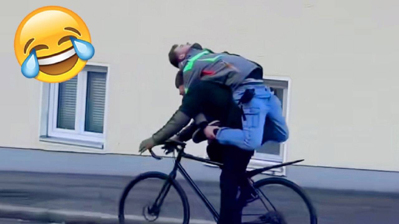 Смешное ВИДЕО 🫣Жизнь Веселых Людей 🤣🤣 ПОПРОБУЙ НЕ РАССМЕЯТЬСЯ 😂 Смеяться до Слез