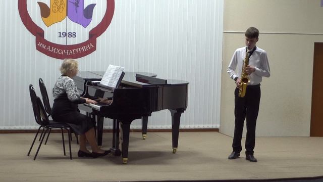 А. Розов "Вальс"
Jerome Naulais "Petite  Suite latine"