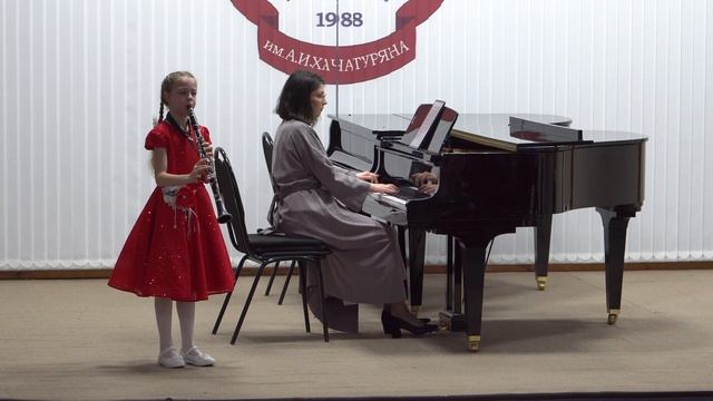 р.н.п. "Летал голубь сизый"; В.А.Моцарт "Менуэт"