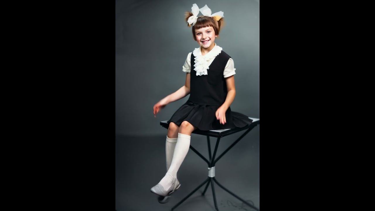 Юная прекрасная школьница 😍