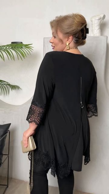 Платье-туника с кружевной отделкой