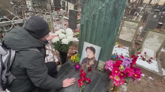 Печальное зрелище на могиле Нины Дорошиной  ... В день рождения актрисы никто не пришёл ...
