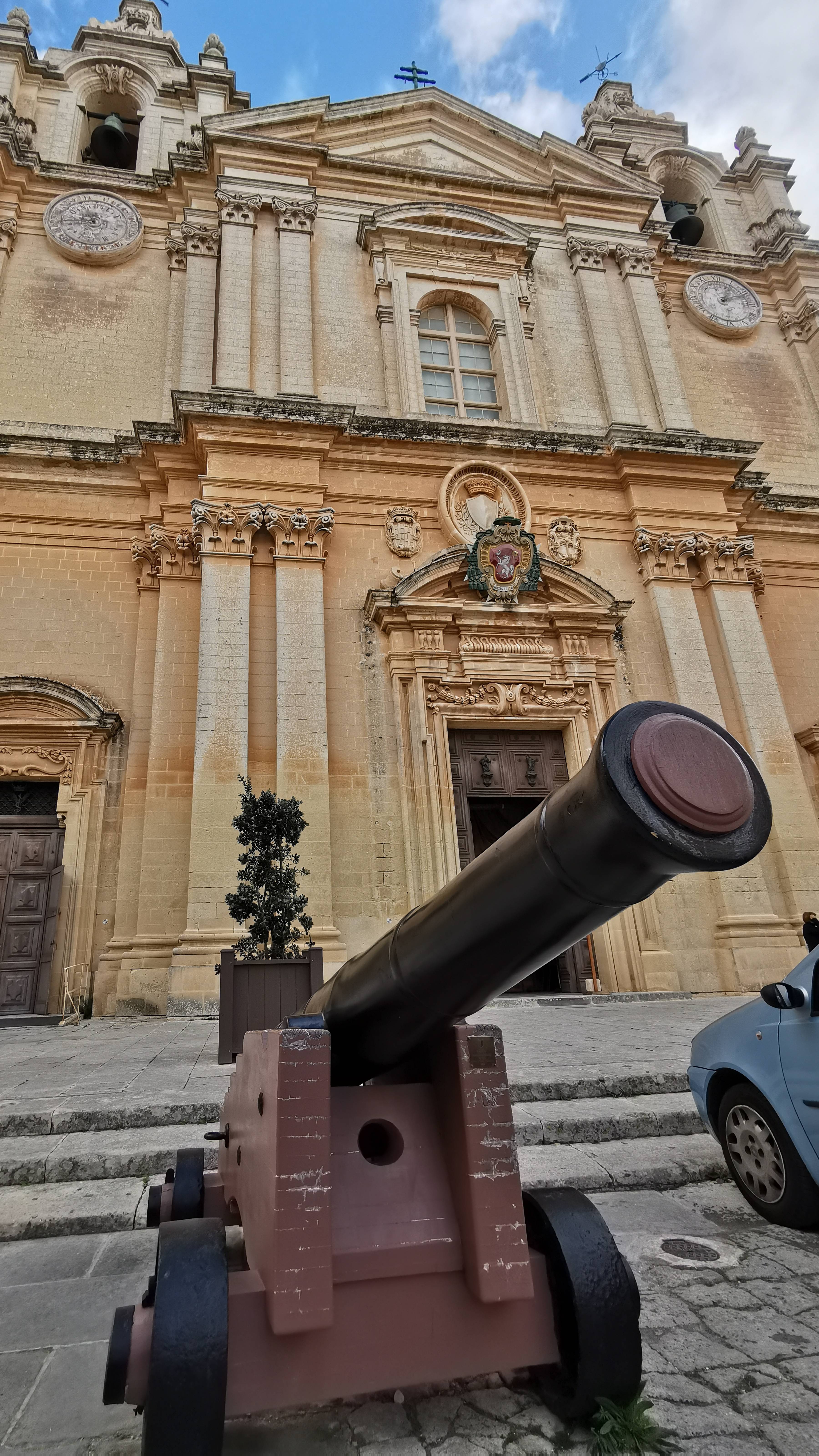 «Мдина: город, где улицы уже, чем мои туристические амбиции»