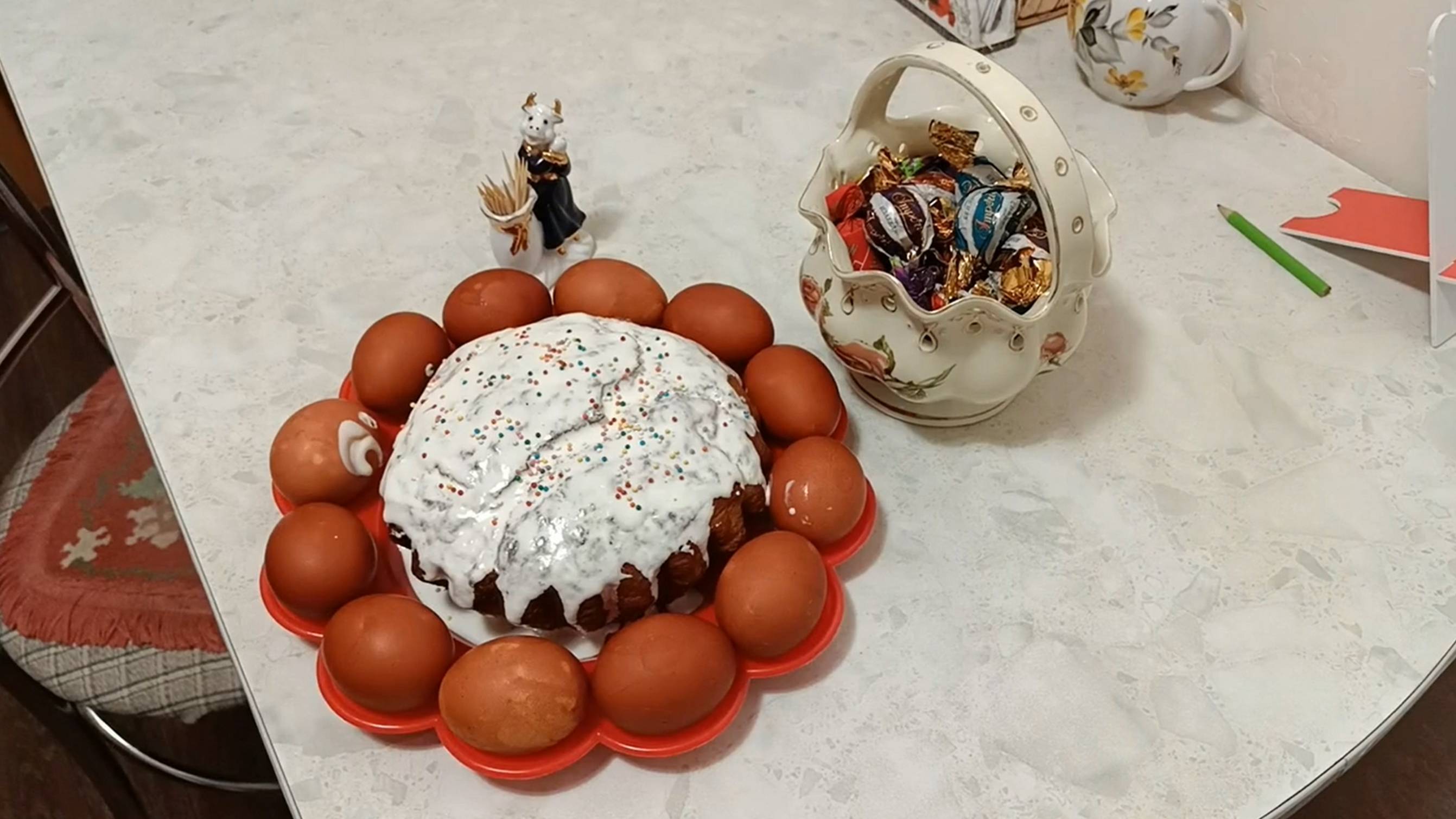 С Праздником.