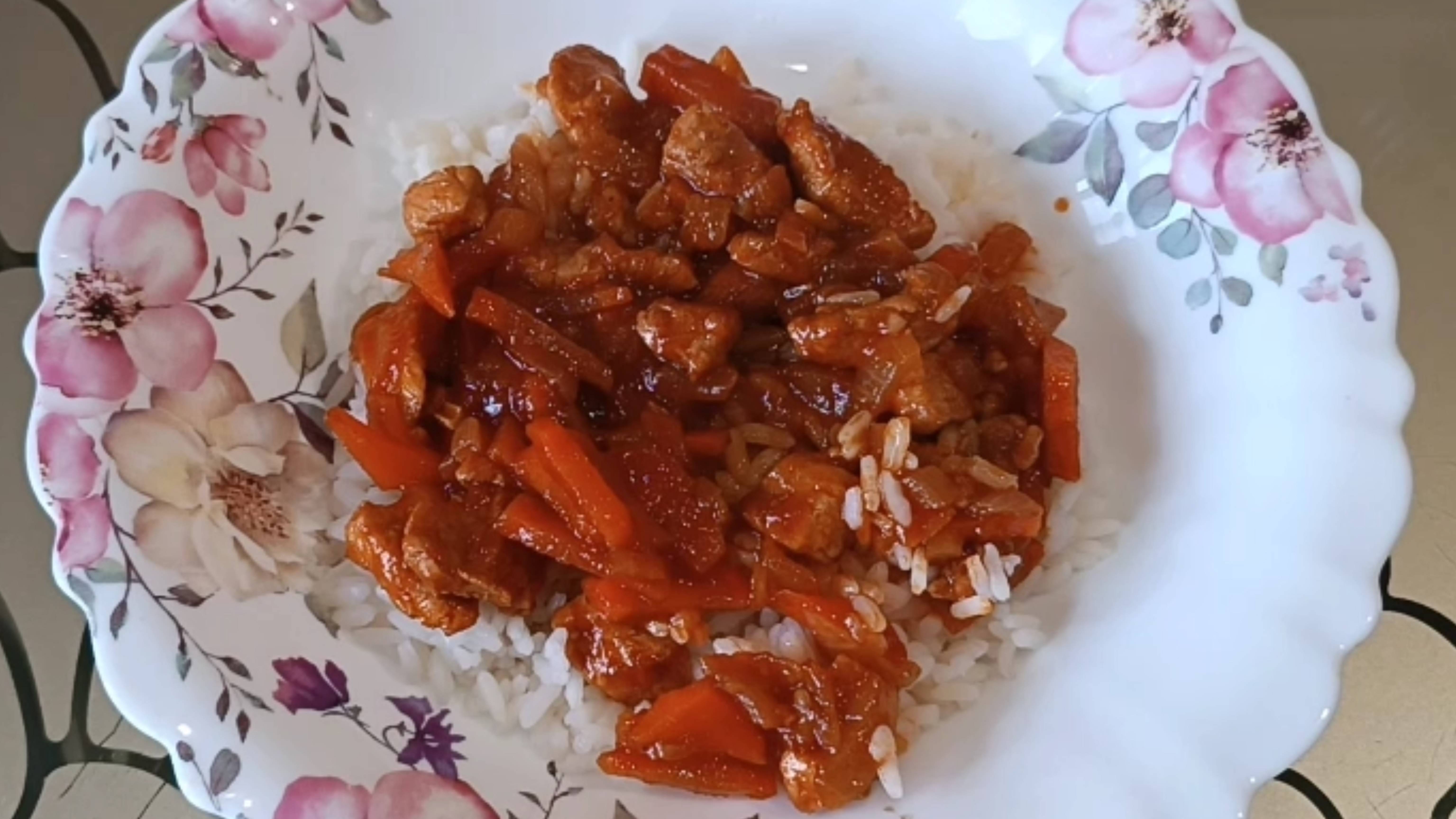 Рис с подливой из свинины