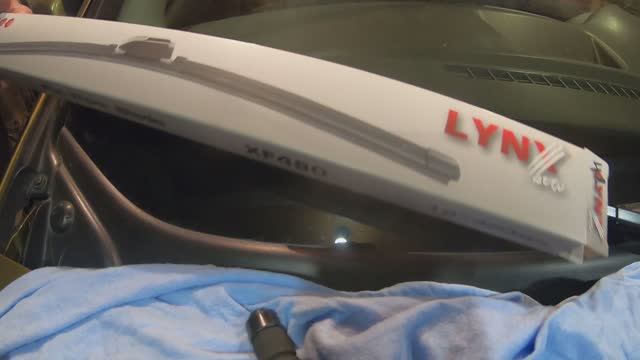 Замена щёток (дворников) Рено Сандеро Степвей 2.  2016 г.в.   20.04.2025 г.