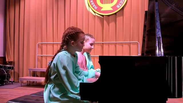 6. С. Рахманинов - «Вальс». Исполняют Кислова Екатерина, Коврижкина Ксения и Трушина Софья.