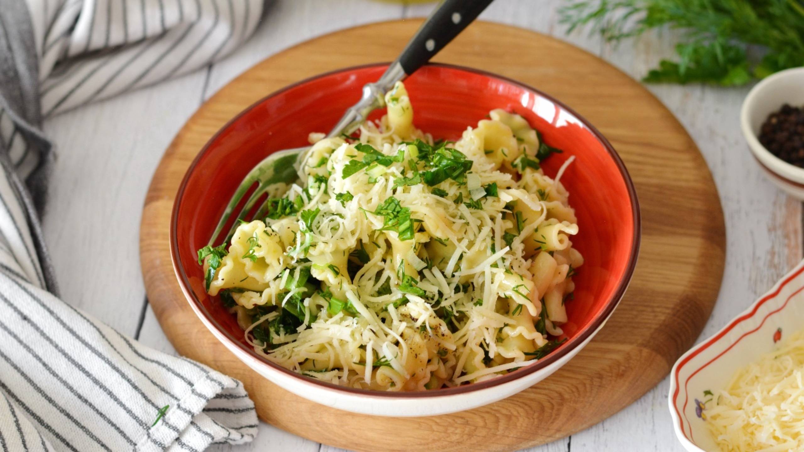 Сытно и Ароматно: Макароны с Тремя Видами Зелени и Расплавленным Сыром!