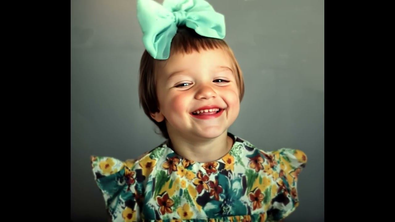 Очаровательная смеющаяся девочка 😍